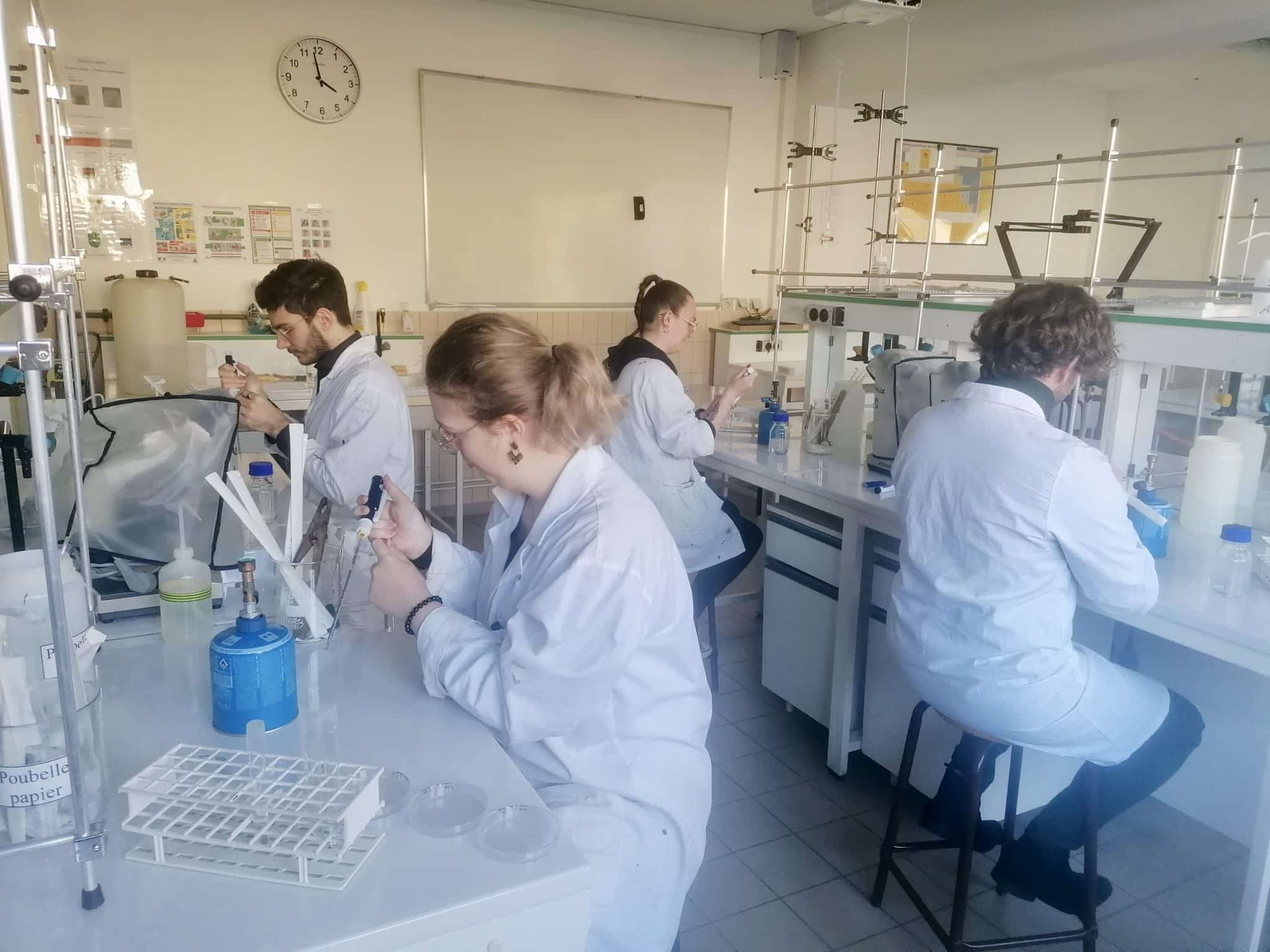 Pendant les vacances ! - École Technique Supérieure de Chimie de l ...